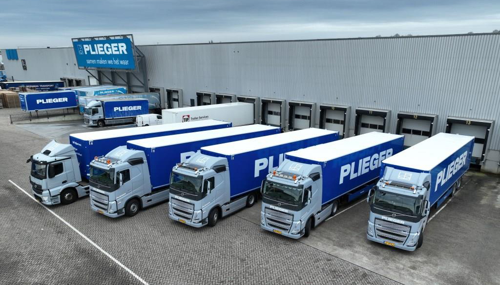 Transport Online - Tien nieuwe trekkers en opleggers voor Plieger