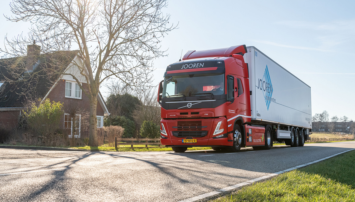 Transport Online - Eerste Volvo FM Electrics voor Jooren Transporten